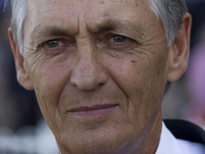 Snowden Refuses To Buy Into Paceman Hype | Racing and Sports