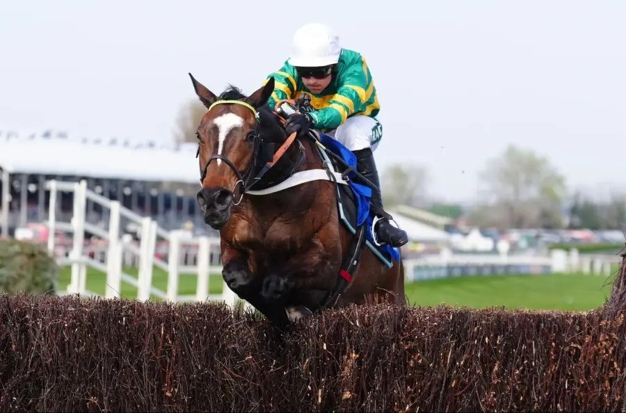 Super-Sub James Bowen Claims Clarence House Honours On Jonbon | Racing ...